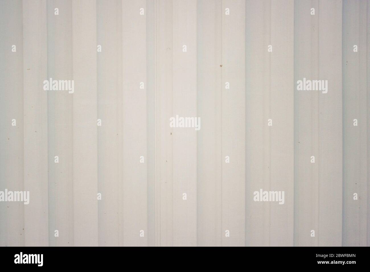 The texture of the profiled sheet is white, a metal fence. For the roof ...