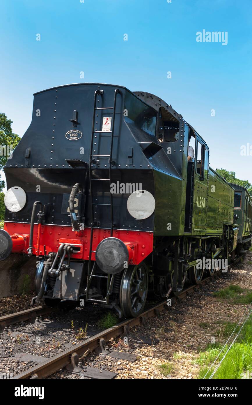 Ivatt Class 2 2-6-2T NO.41298 approaching the platform at Havenstreet ...