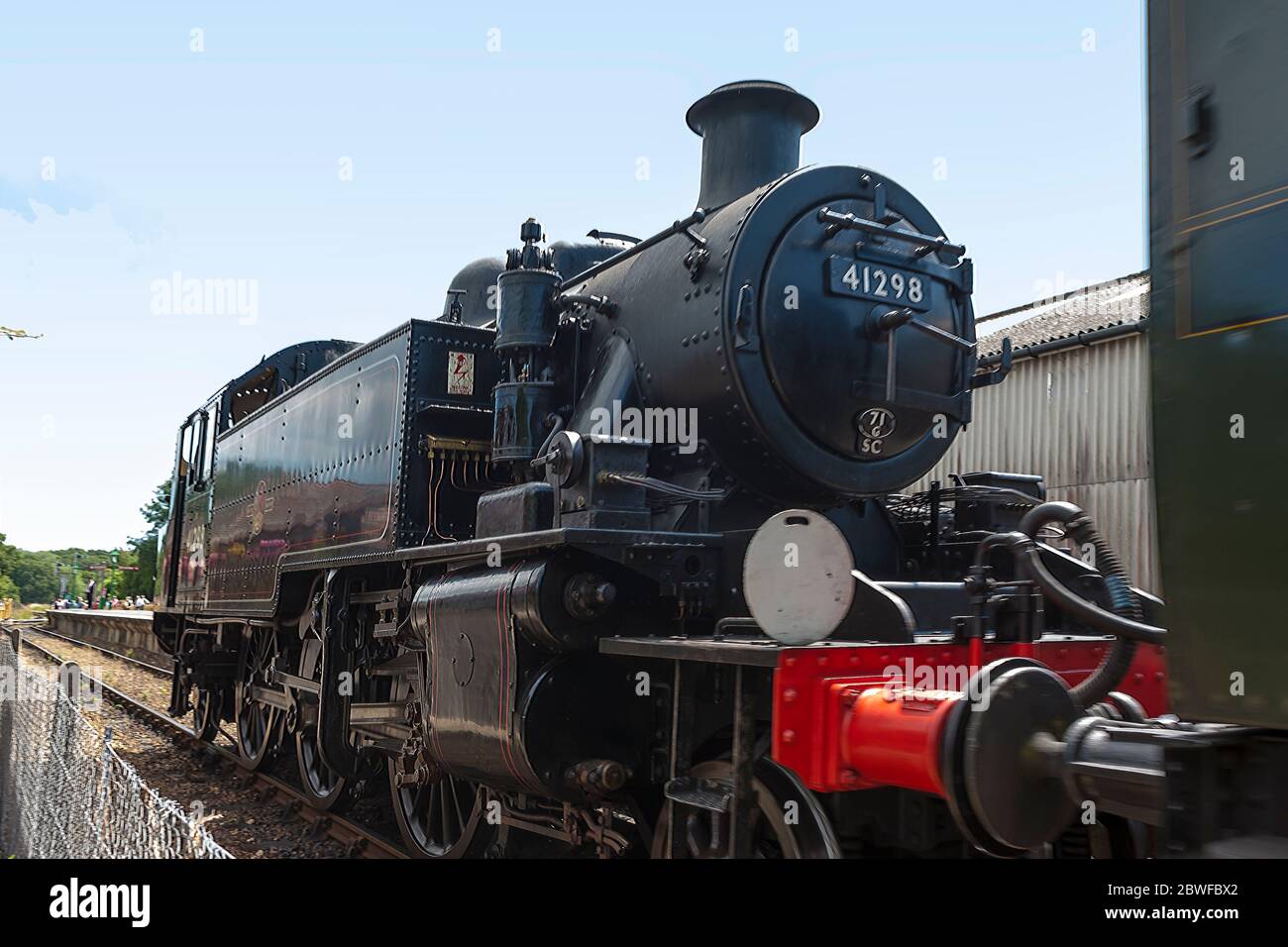 Ivatt Class 2 2-6-2T NO.41298 approaching the platform at Havenstreet ...