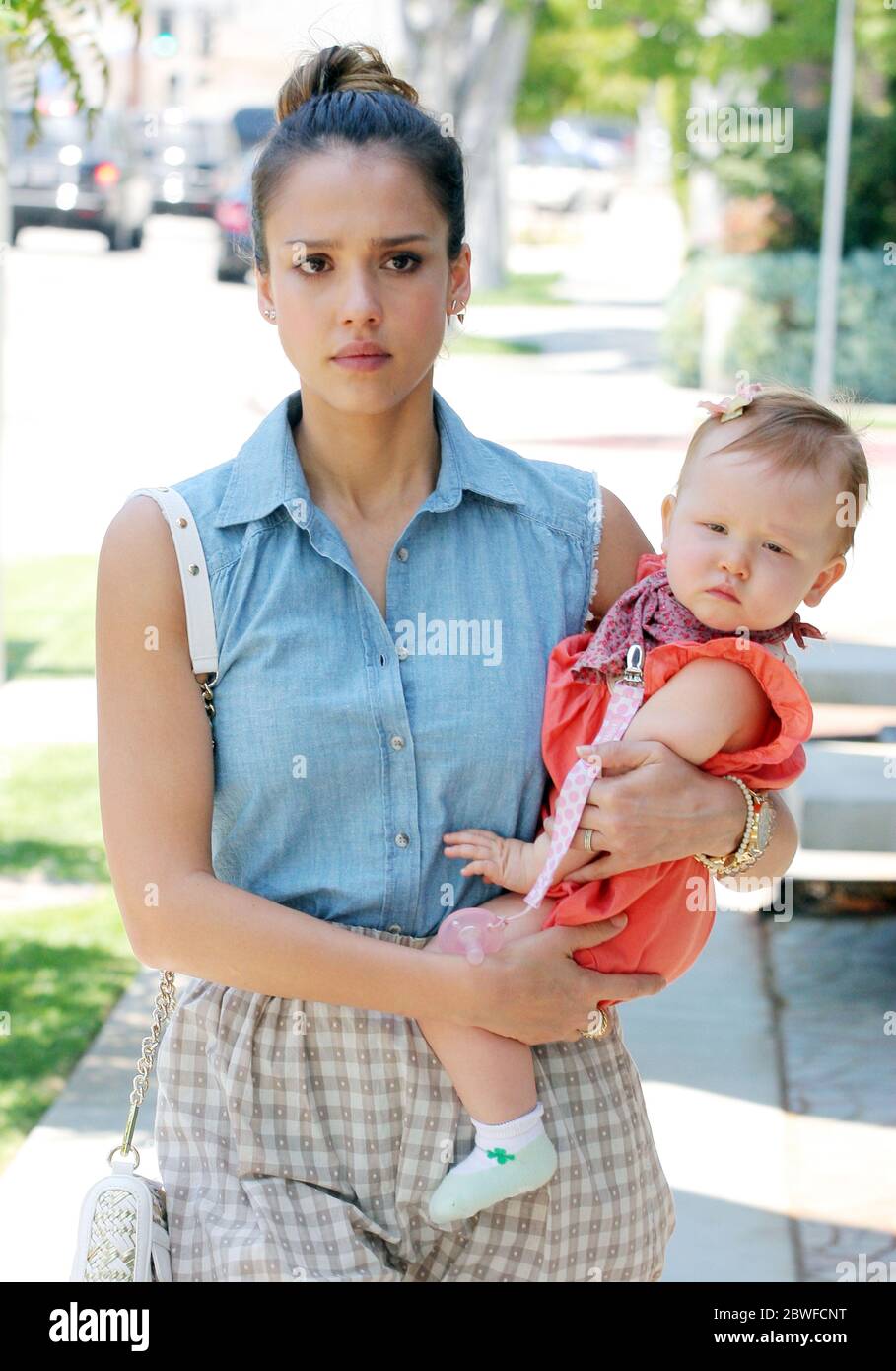 Jessica Alba runs some errands with daughter Haven Warren, Beverly ...