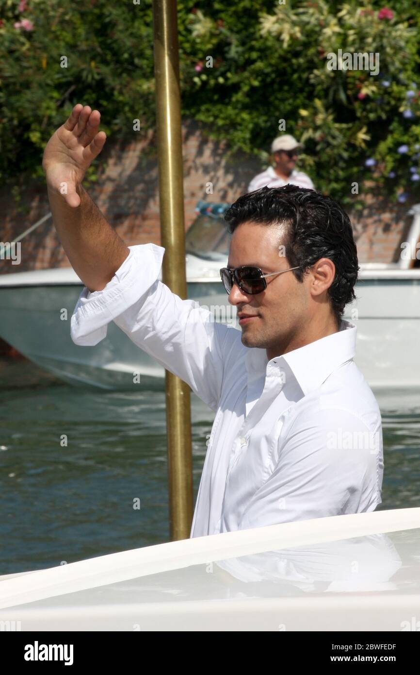 Gabriel Garko Body