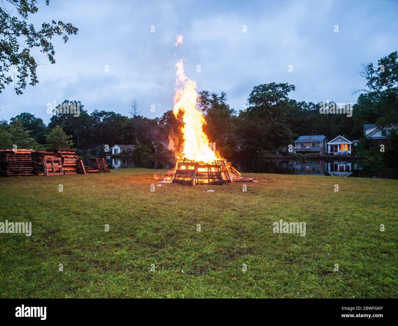 Raging Bonfire of Wooden Pallets Stock Photo - Alamy
