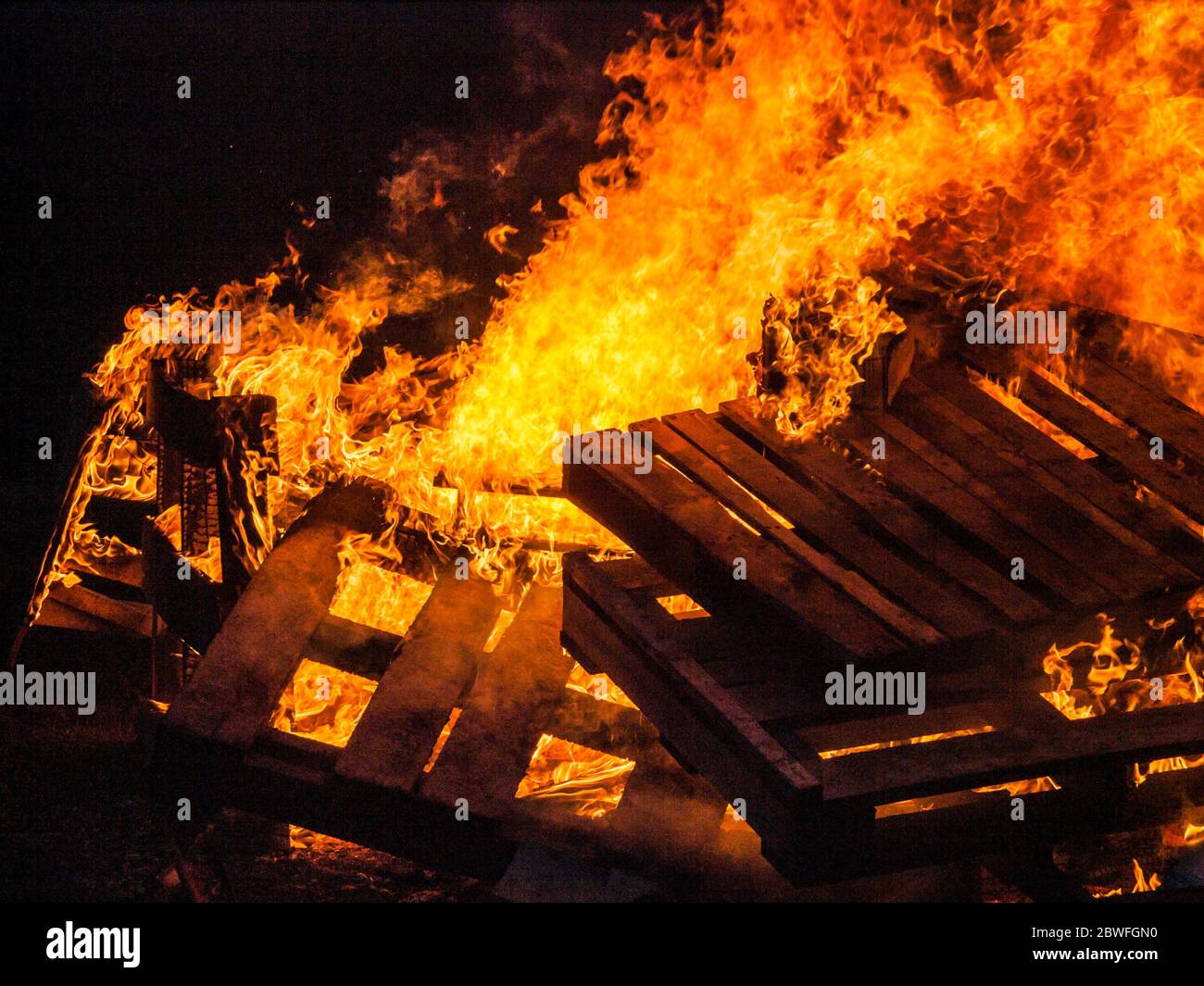 Raging Bonfire of Wooden Pallets Stock Photo - Alamy