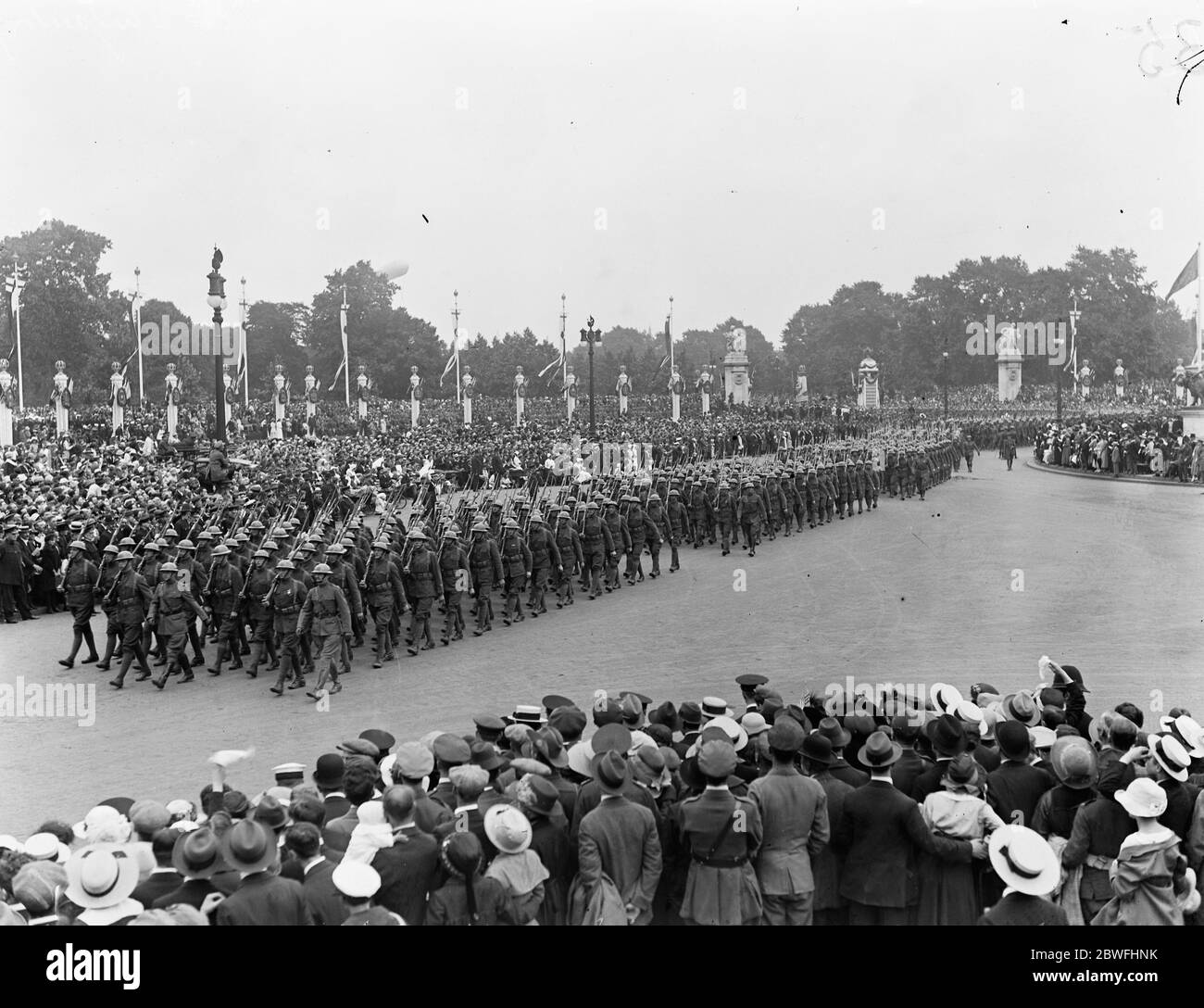 Todays great victory march . American troops passing the Queen ' s ...