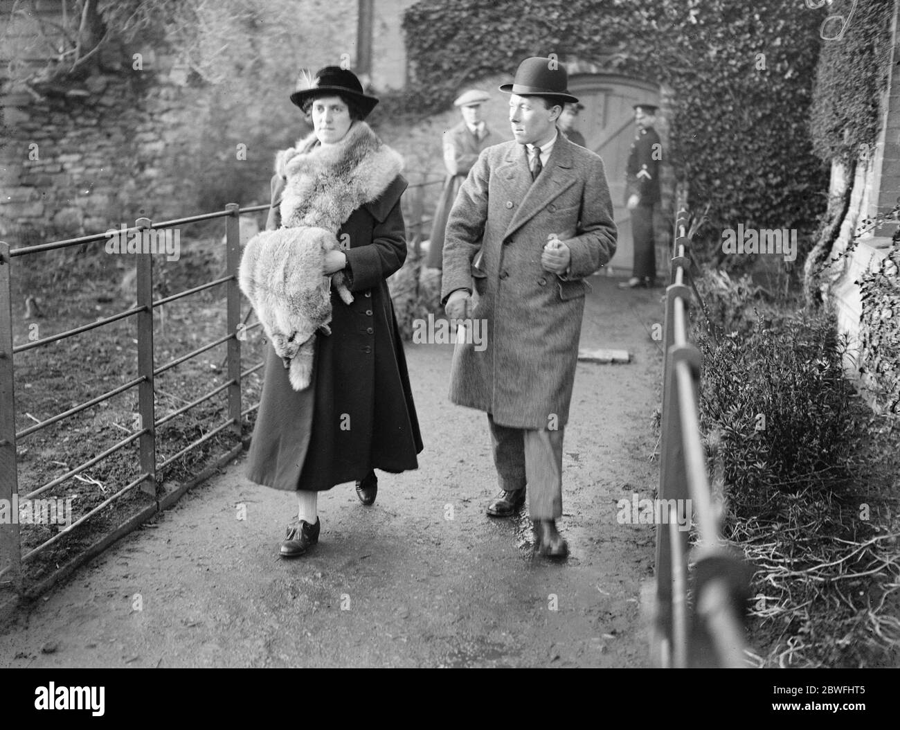The hay poison case . Mr and Mrs Gilbert Martin arriving at Hay Police ...