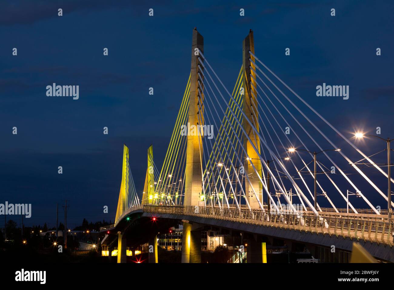 Portland tilikum bridge hi-res stock photography and images - Alamy