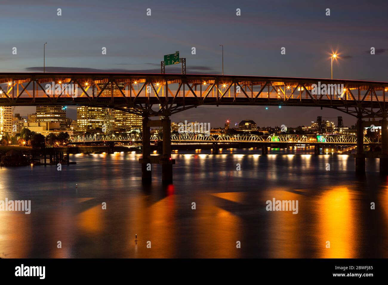 Marquam bridge hi-res stock photography and images - Alamy