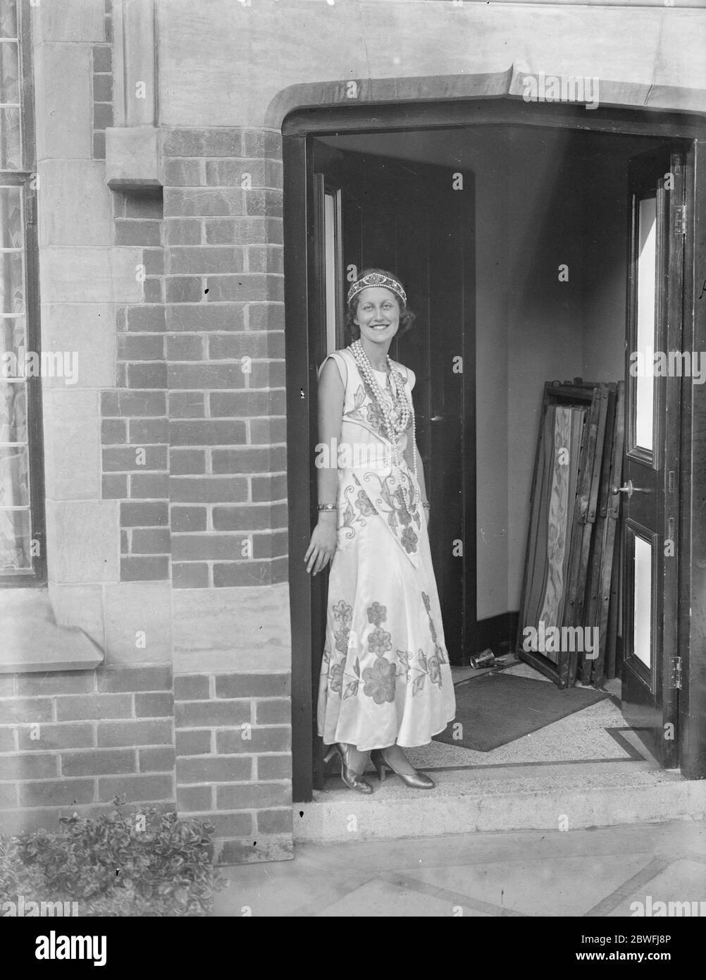 Skegness carnival . Miss Katherine Huggins , Queen of Lincolnshire 1934 ...
