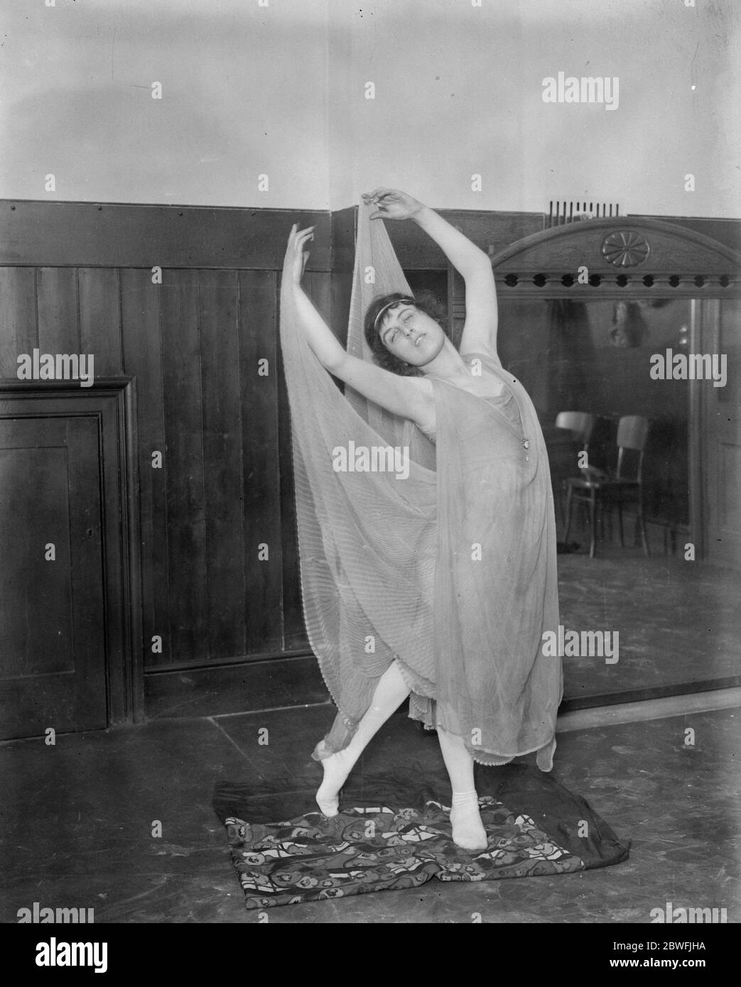 Miss Sylvia Hobday . 12 April 1923 Stock Photo - Alamy