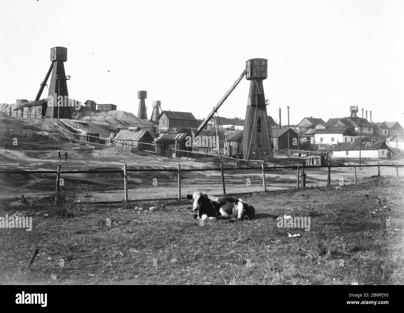 Barowslav , Galicia . The great oil wells at Barowslav . 24 October ...
