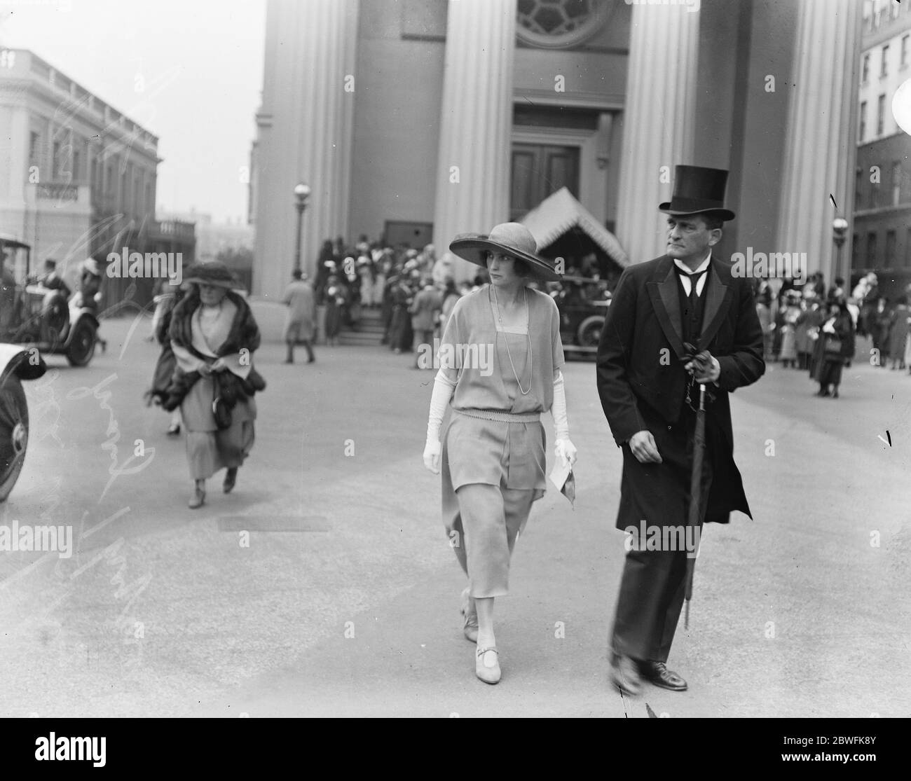 The Hon Diamond Hardinge Weds The Hon Diamond Hardinge and Captain R ...