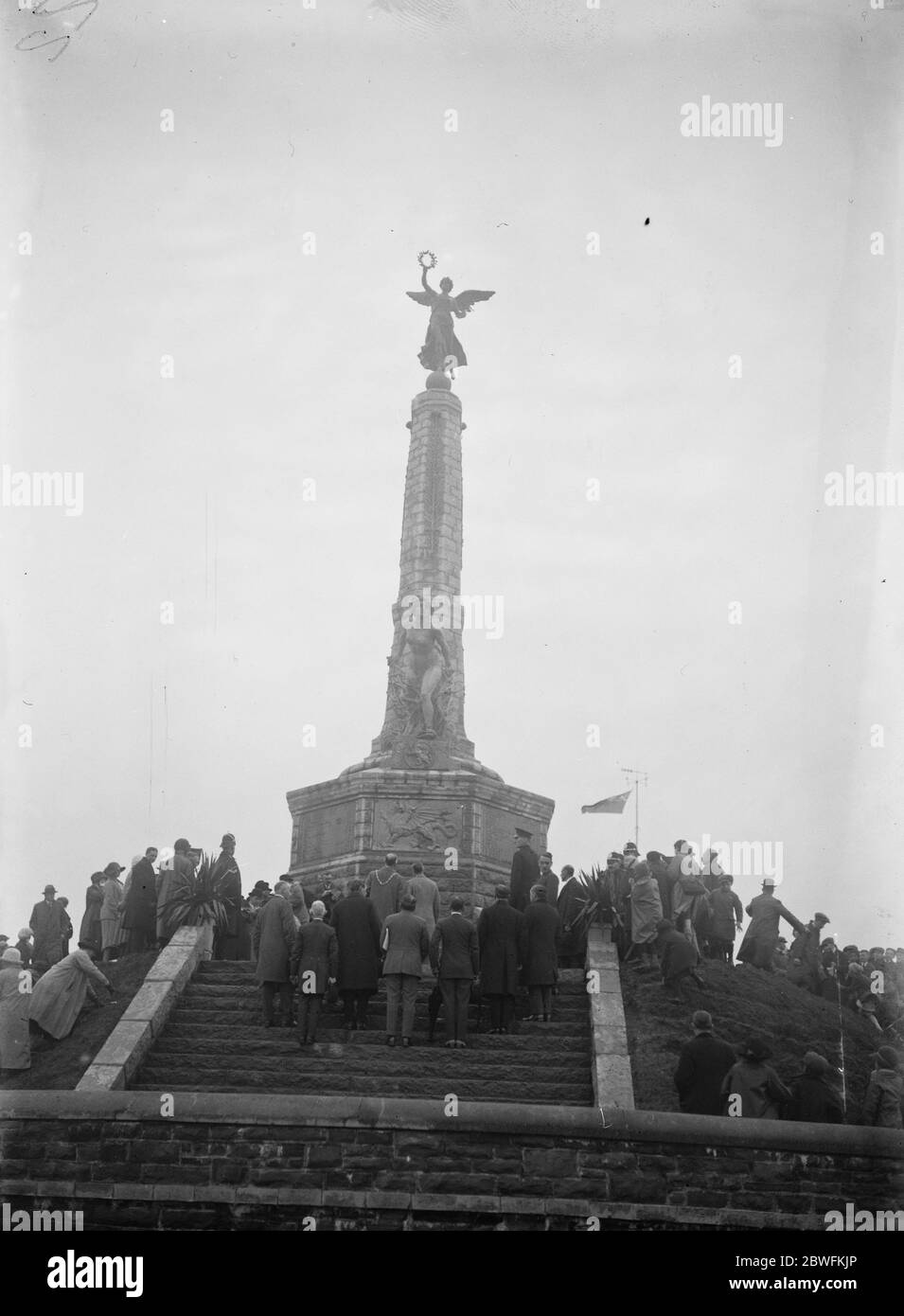 October war memorial Black and White Stock Photos & Images - Alamy