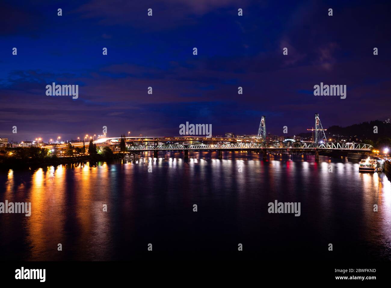 Marquam bridge hi-res stock photography and images - Alamy