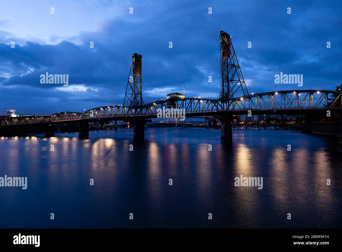 Portland oregon hawthorne bridge hi-res stock photography and images ...