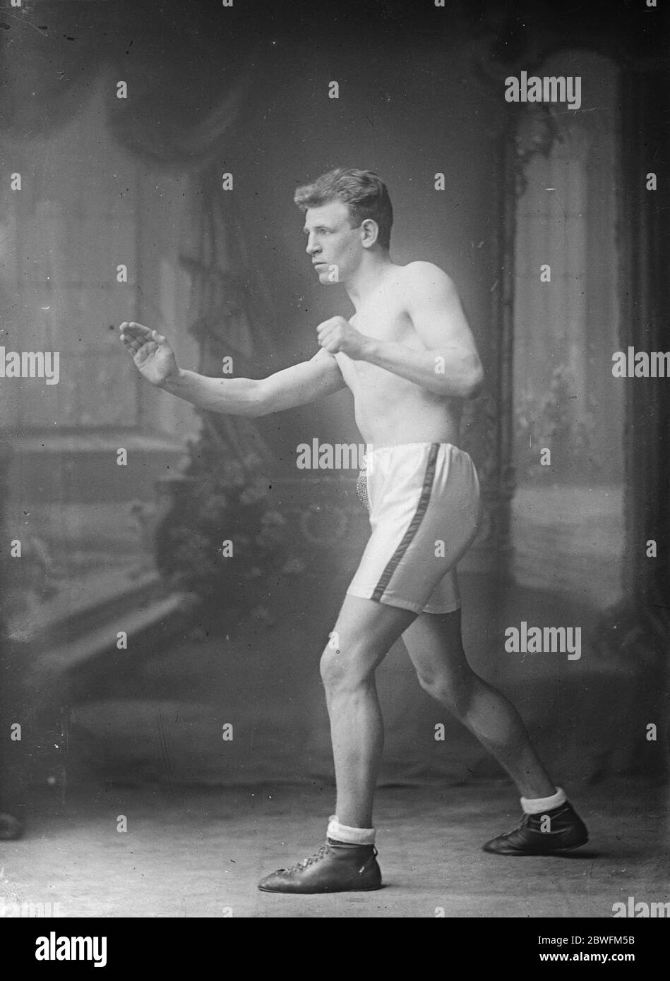 Tommy Milligan , boxer . 1 December 1925 Stock Photo - Alamy