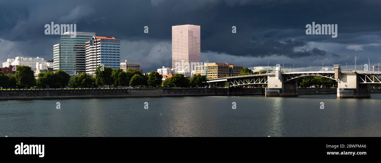 Bridge architecture over river hi-res stock photography and images - Alamy