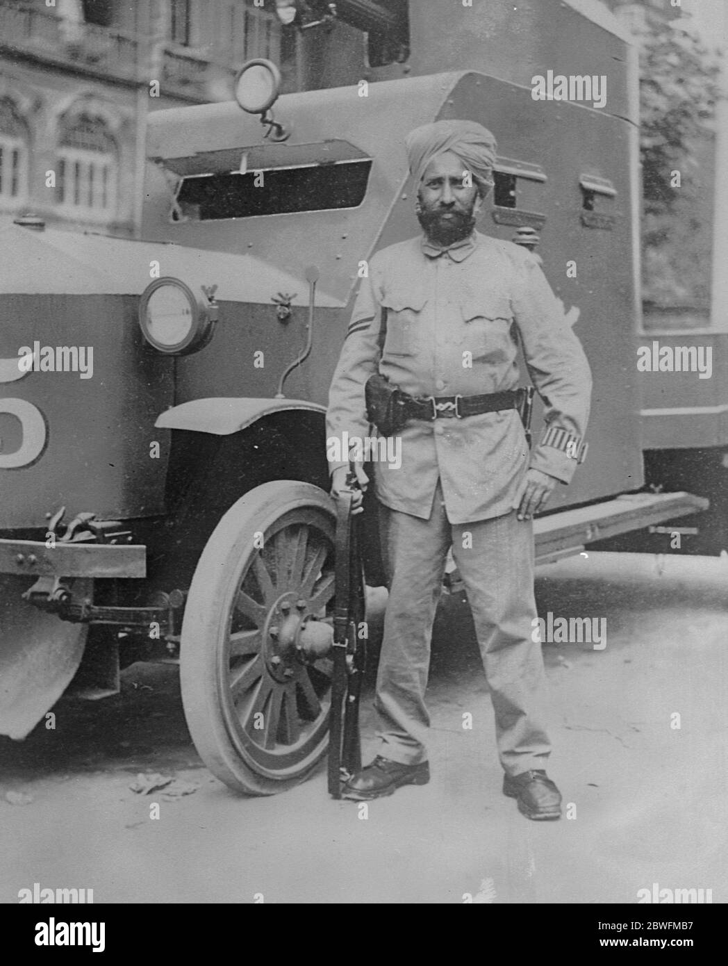 Latest pictures from China A Sikh policeman on guard at SHanghai 21 ...