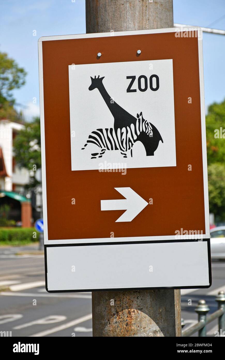 Direction sign zoo hi-res stock photography and images - Alamy