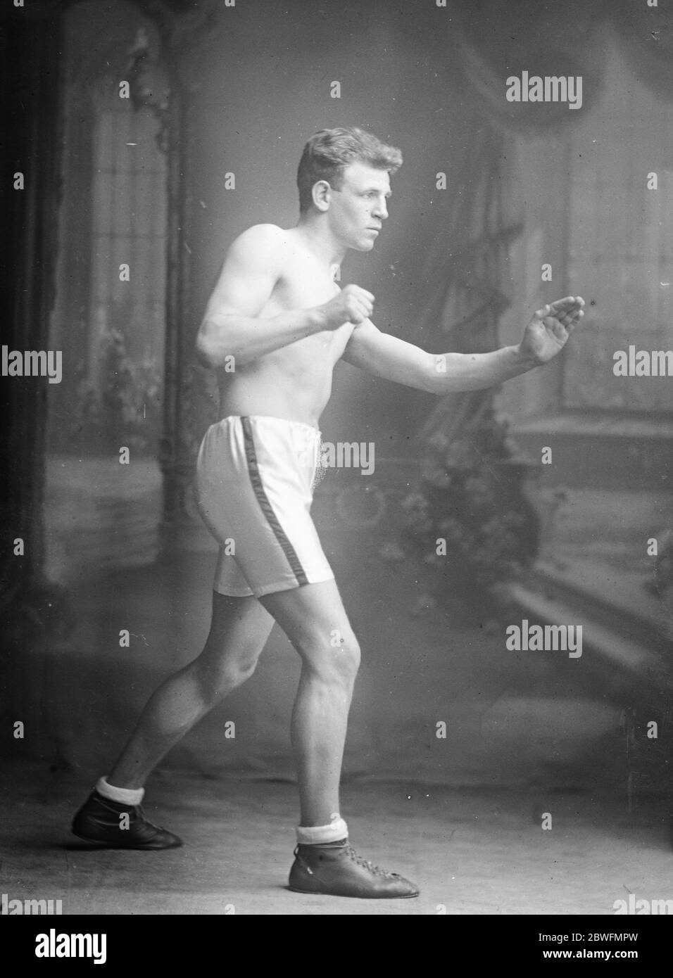 Tommy Milligan , boxer . 1 December 1925 Stock Photo - Alamy