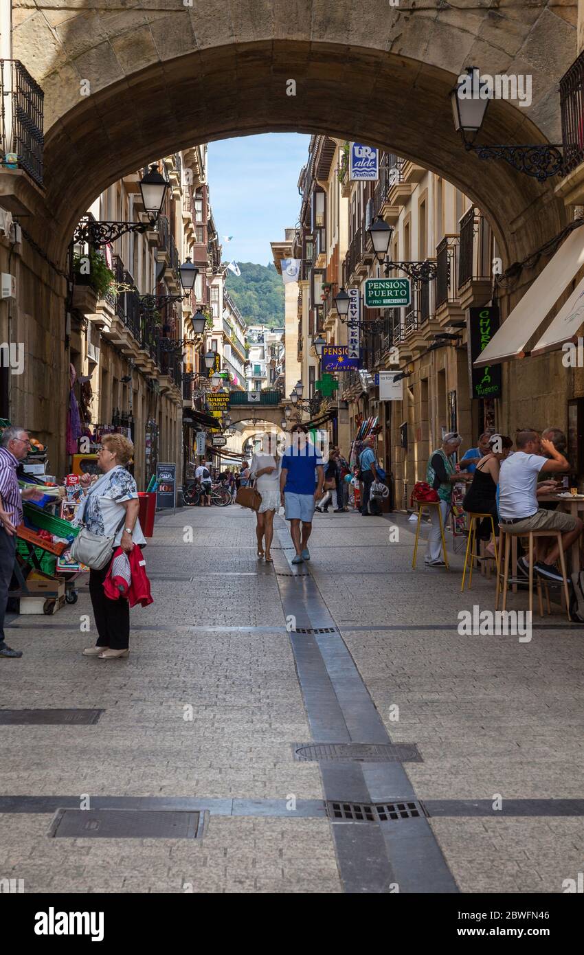 Many tourists walking in the streets hi-res stock photography and ...
