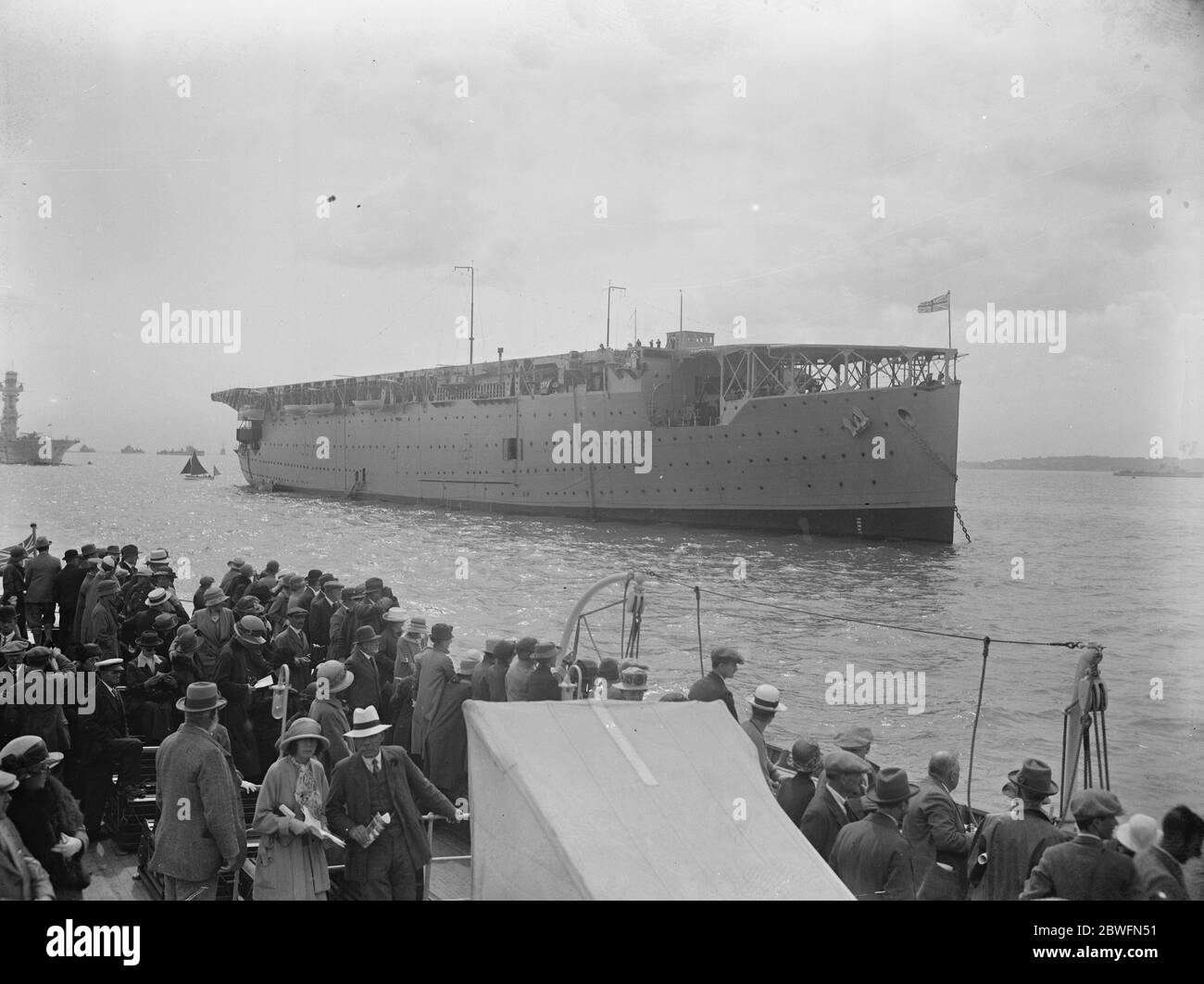 Spithead navy review hi-res stock photography and images - Alamy