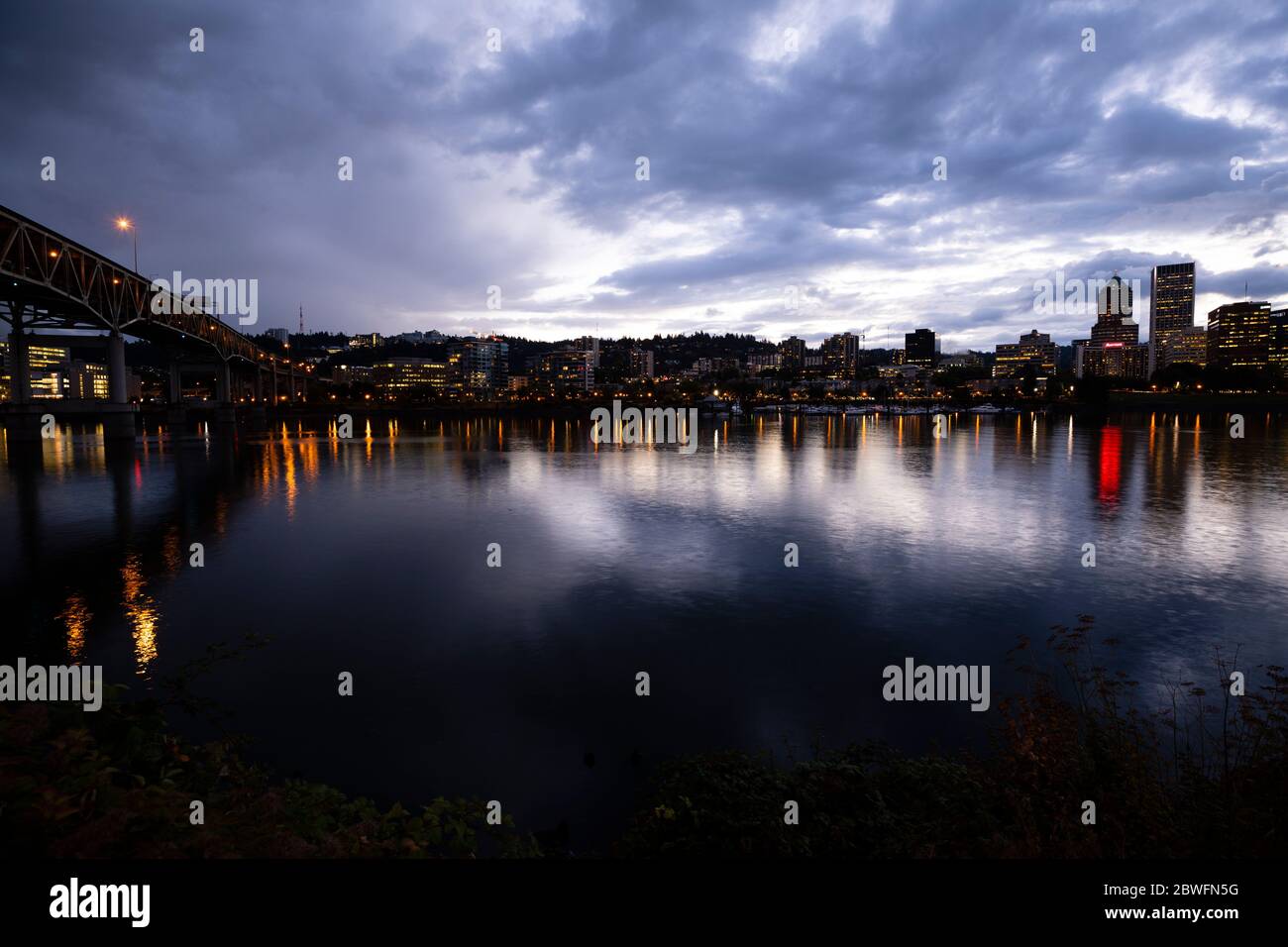 Marquam bridge hi-res stock photography and images - Alamy