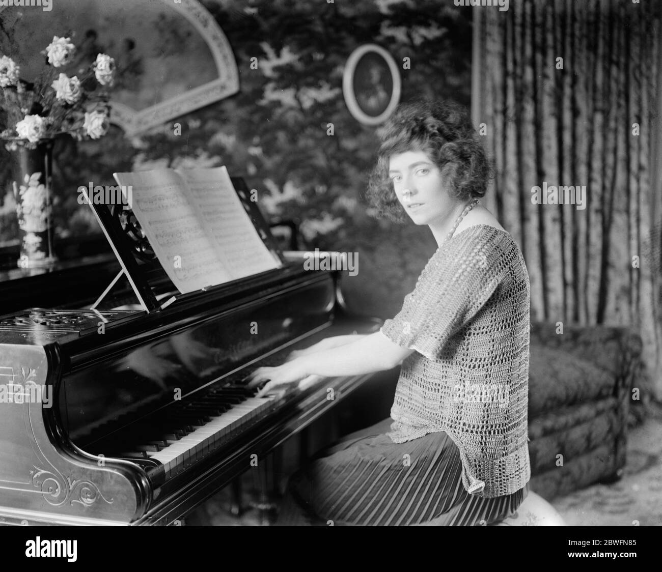 Peer 's stage romance . Miss Lynda Martell , who is engaged to Lord ...