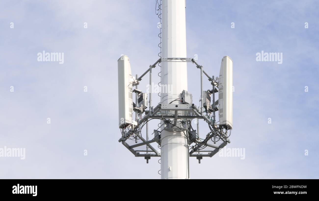 Antenna array 5g hi-res stock photography and images - Alamy