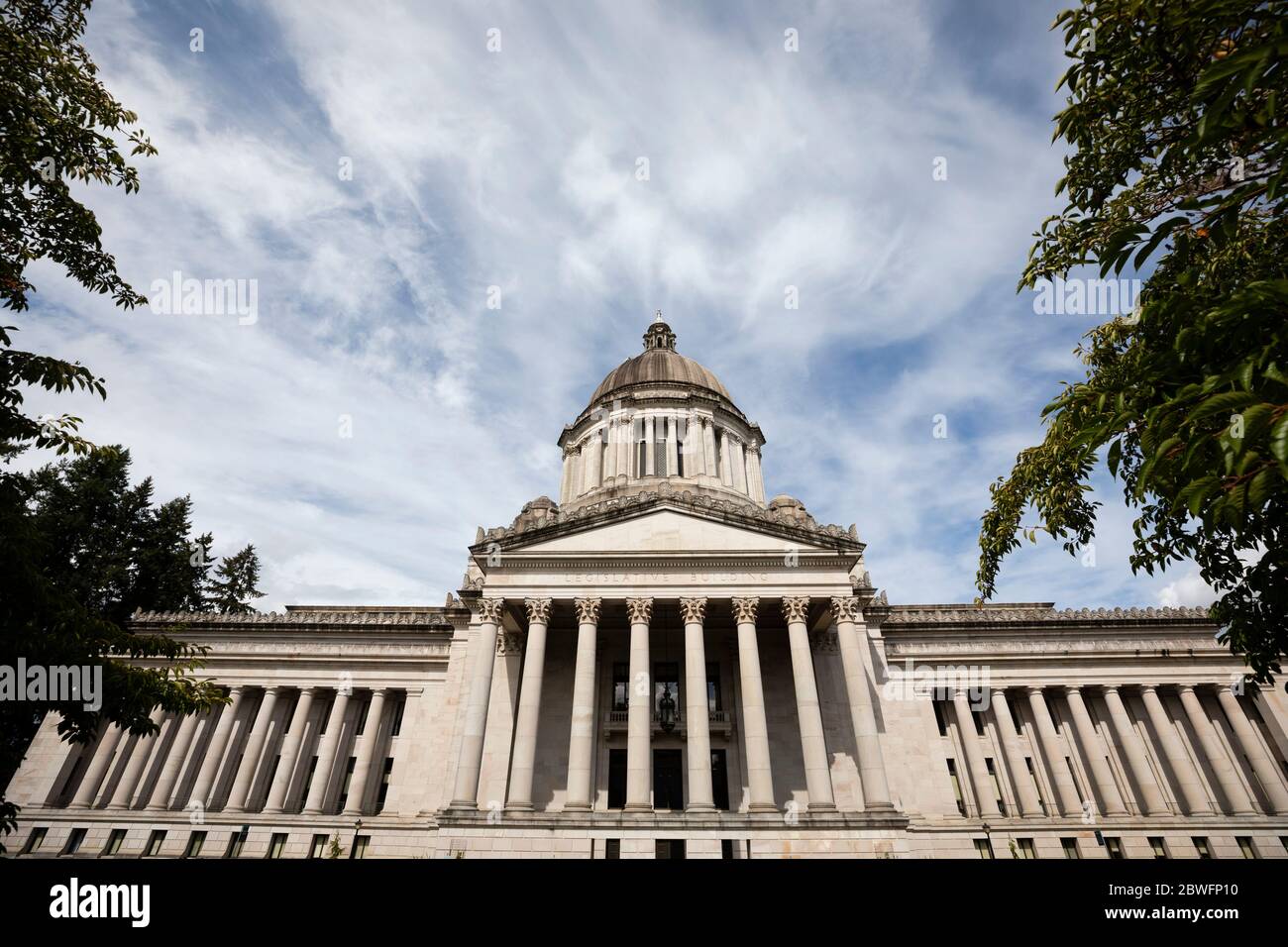 Office building facade and sky hi-res stock photography and images - Alamy