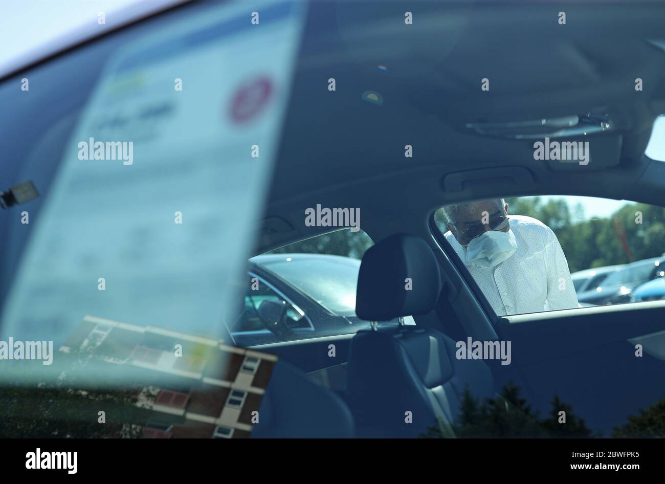 Customers motorpoint chingford car dealer hi-res stock photography and ...