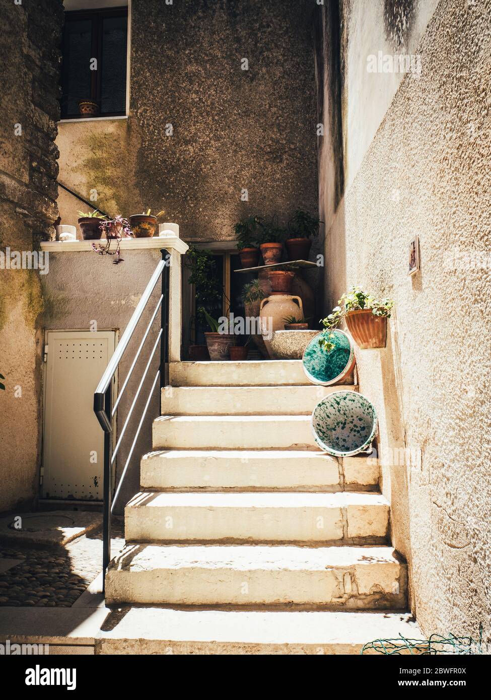 Italian Courtyard High Resolution Stock Photography and Images - Alamy