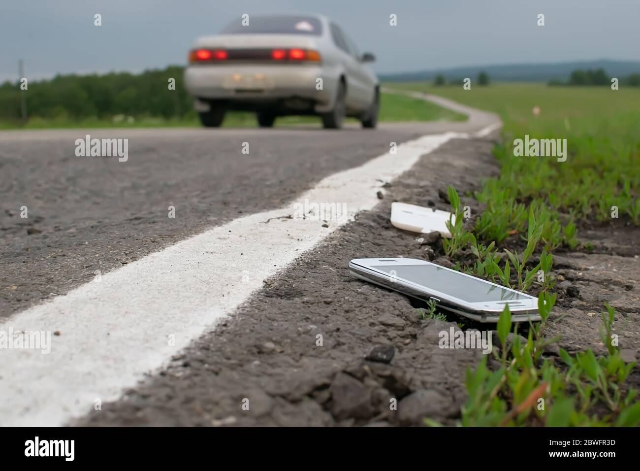 Cellphone smartphone drop on ground hi-res stock photography and images ...