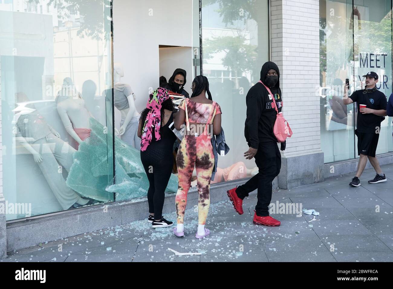 Santa Monica, United States. 31st May, 2020. People loot a GapKids ...