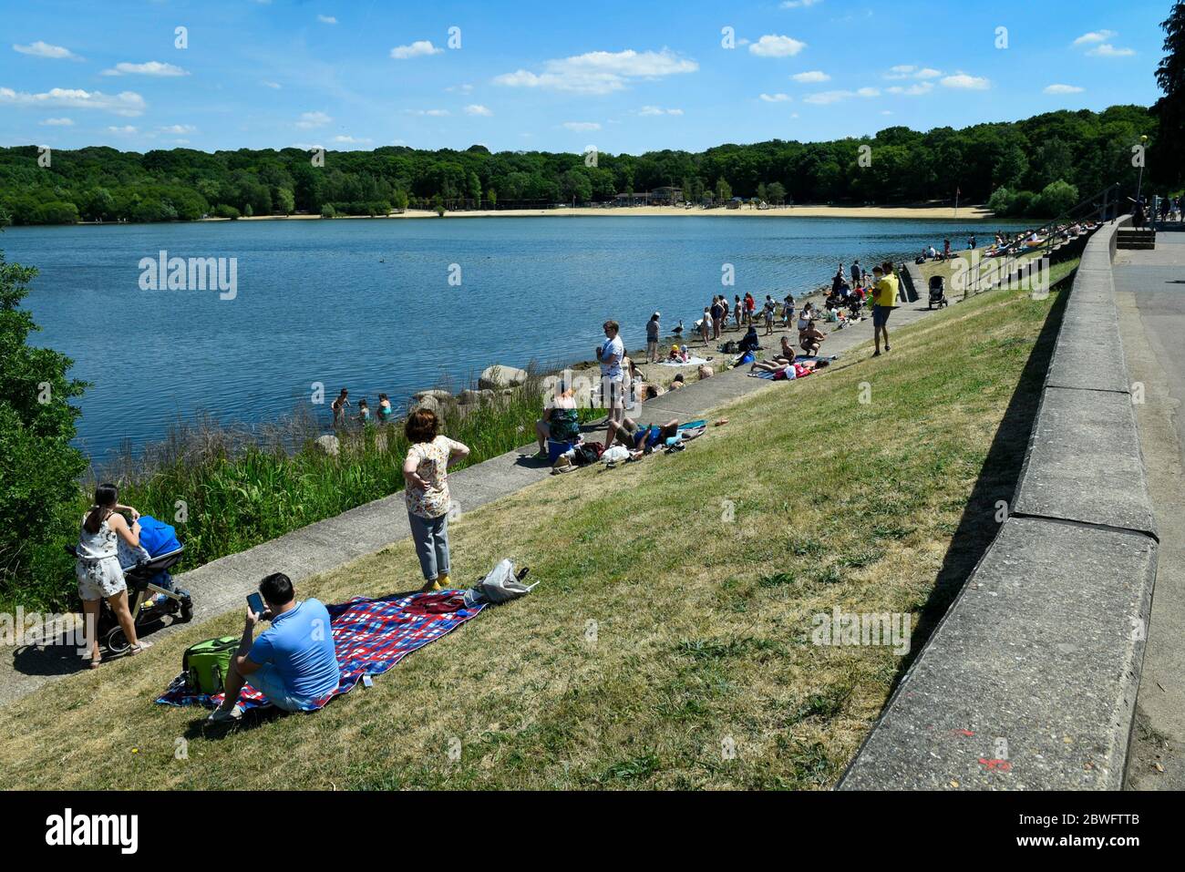 Ruislip lido beach hi-res stock photography and images - Alamy