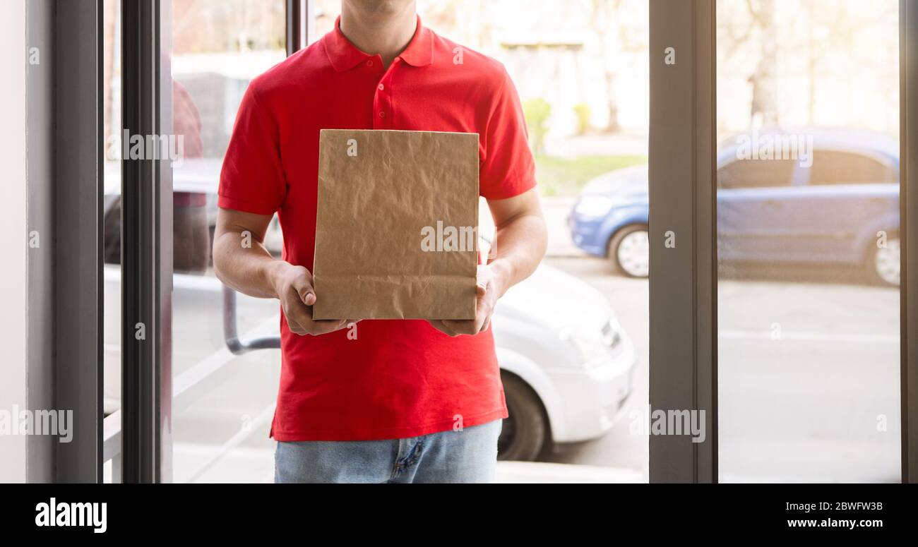 Delivery package hi-res stock photography and images - Alamy