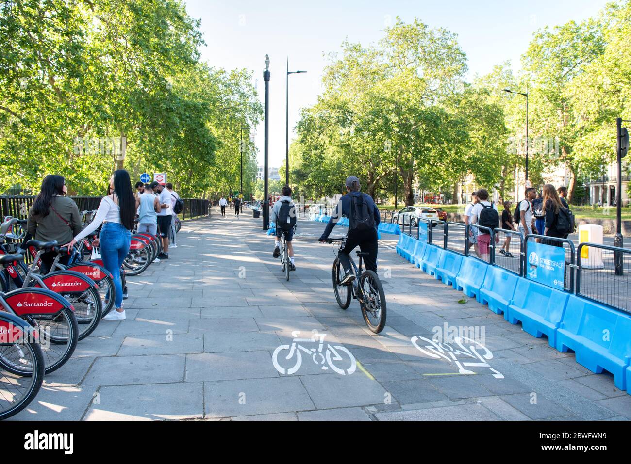 Streetspace for London, Park Lane, London W1. Cyclists use new expanded ...