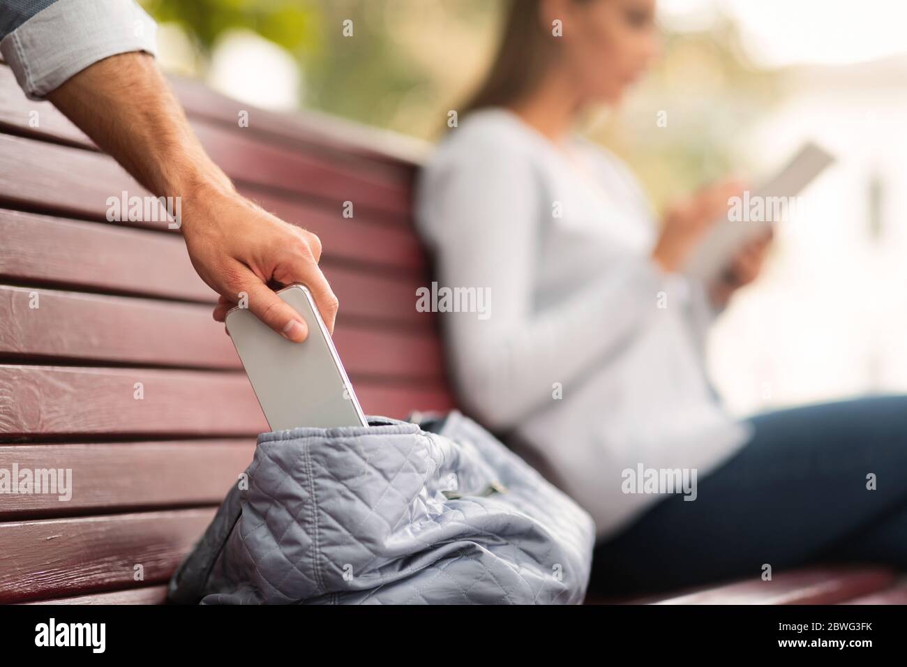 Street robbery mobile phone hi-res stock photography and images - Alamy