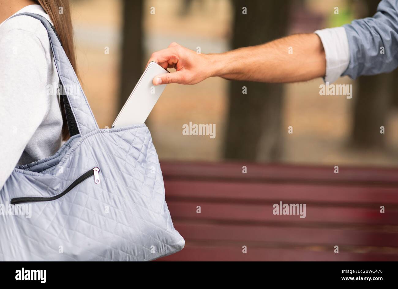Danger pickpocketing hi-res stock photography and images - Alamy