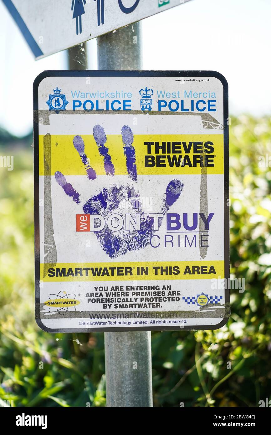 Thieves beware smartwater sign hi-res stock photography and images - Alamy