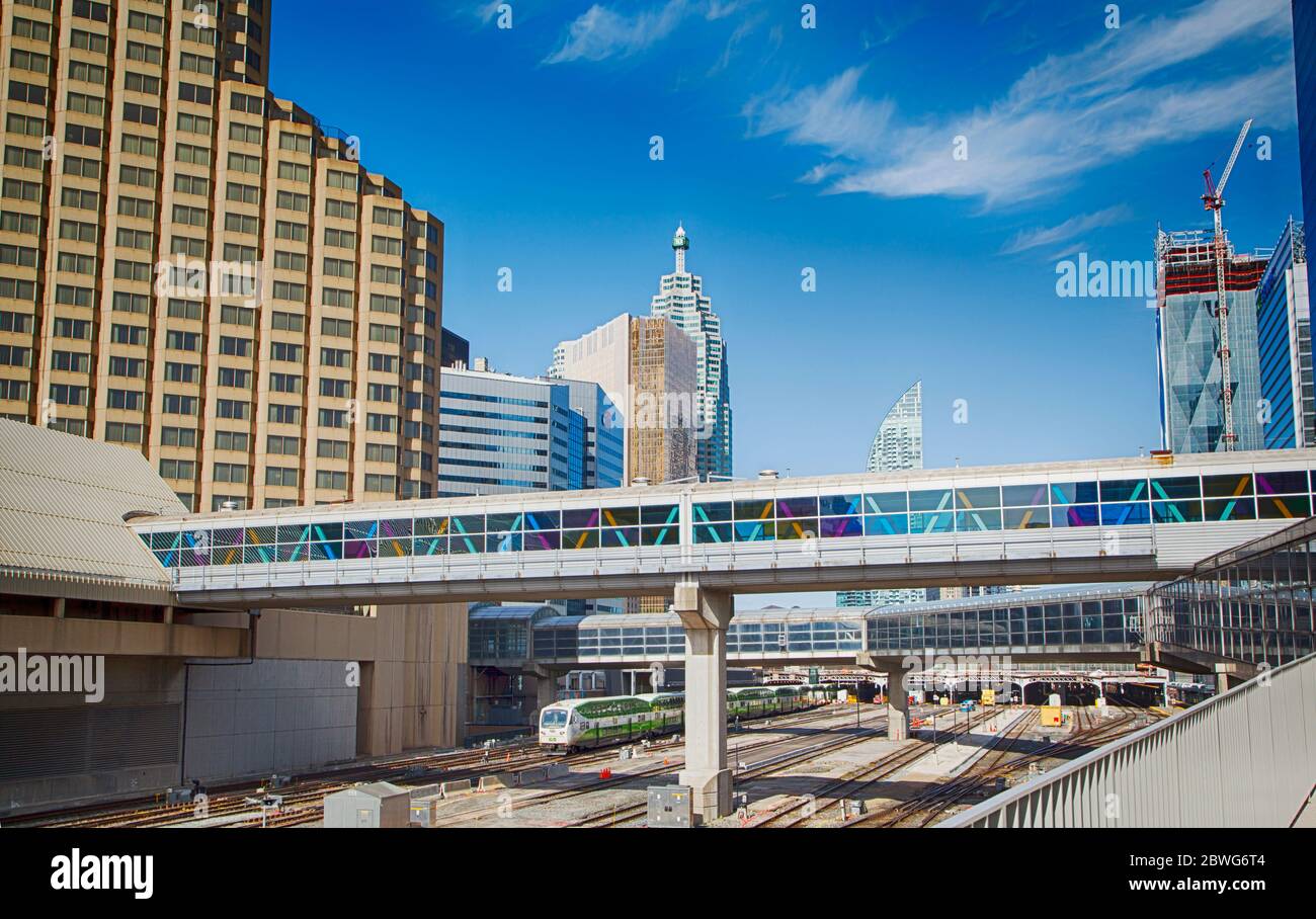 Toronto airport train union station hi-res stock photography and images ...