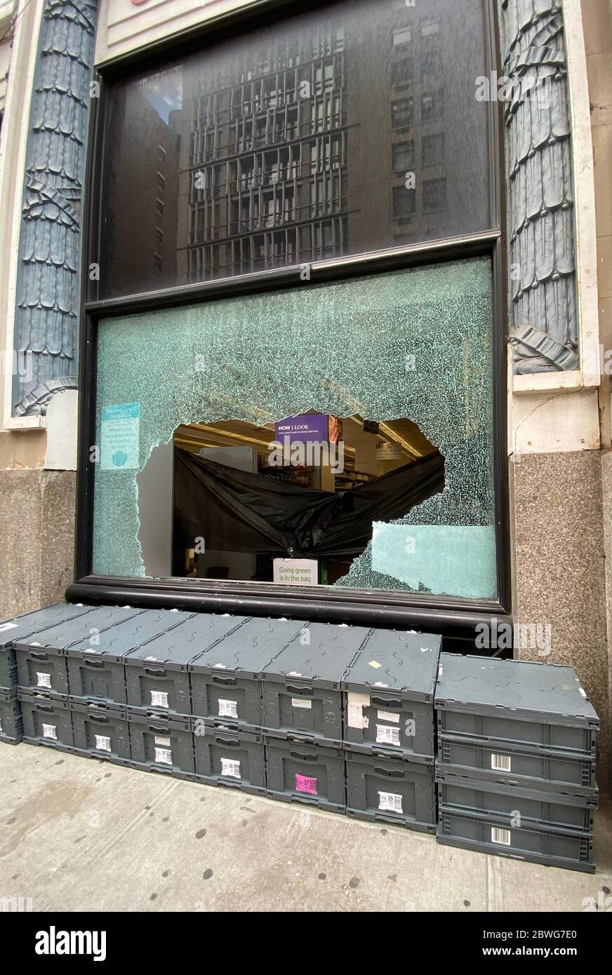 NE YORK, NY- JUNE 1: View of Duane Reade Pharmacy as it was vandalized ...