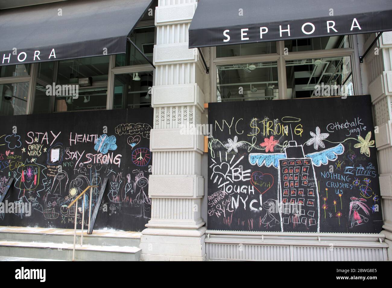 Sephora store windows boarded up to prepare for potential vandals and ...