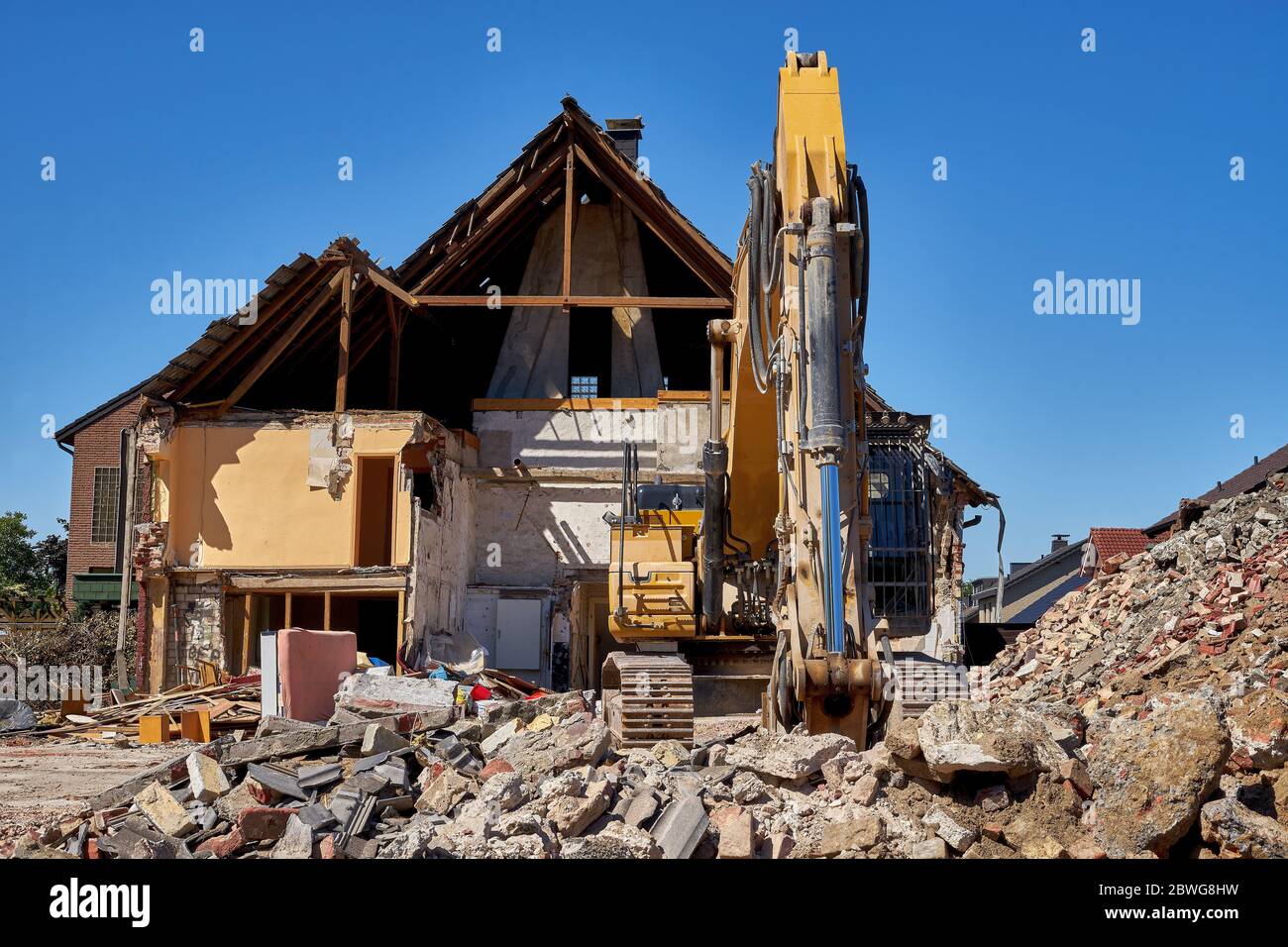 Demolition of a house Stock Photo - Alamy