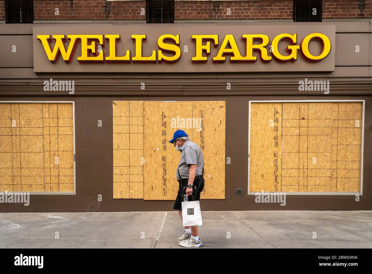 Vandalized Wells Fargo bank branch in Greenwich Village in New York is ...