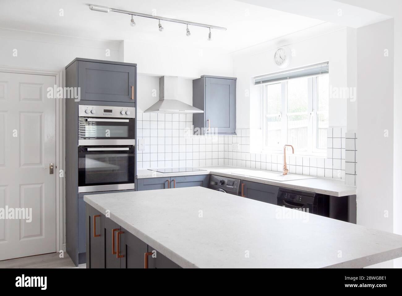 Empty kitchen cupboards hi-res stock photography and images - Alamy