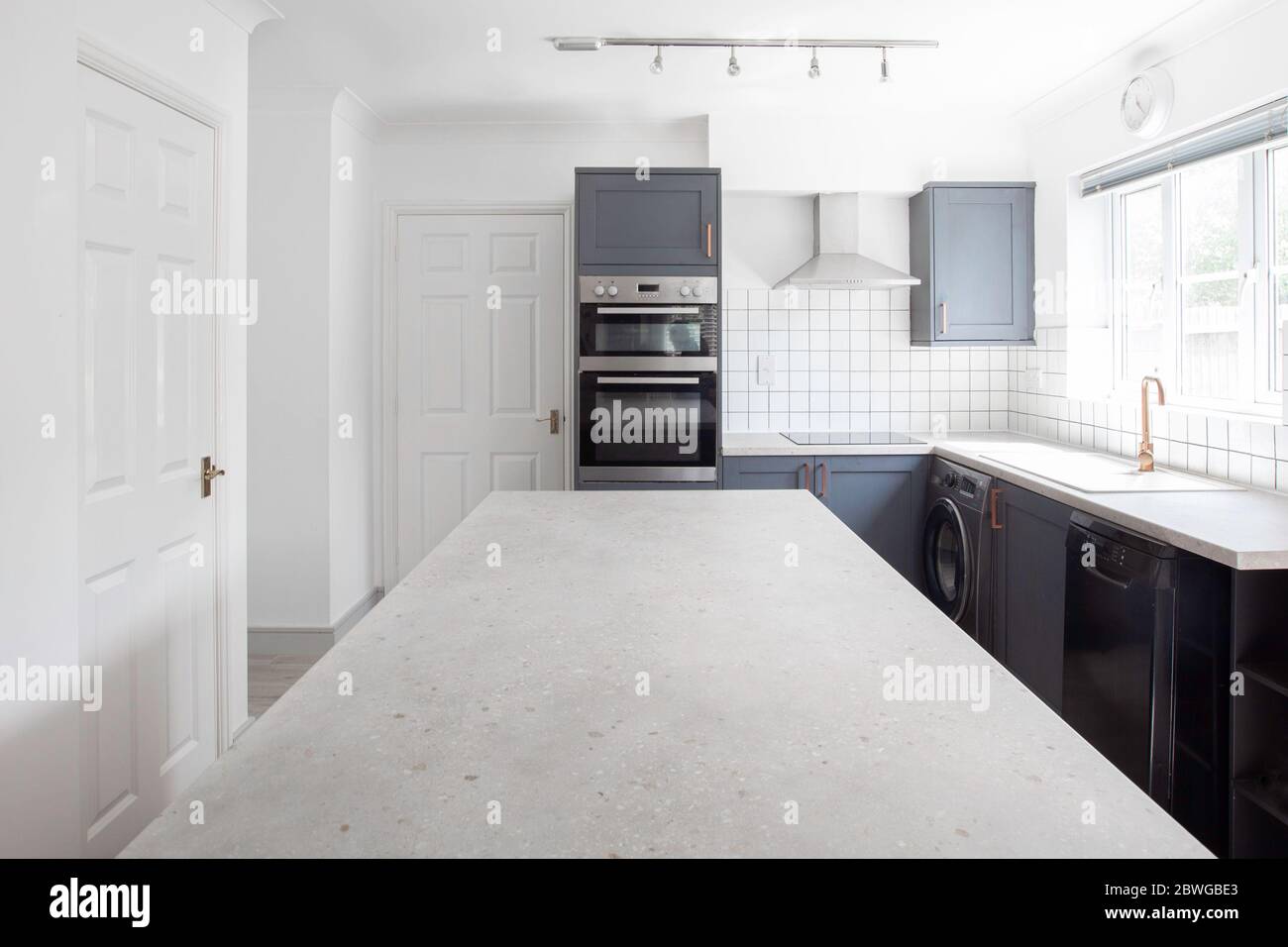 Empty kitchen cupboards hi-res stock photography and images - Alamy