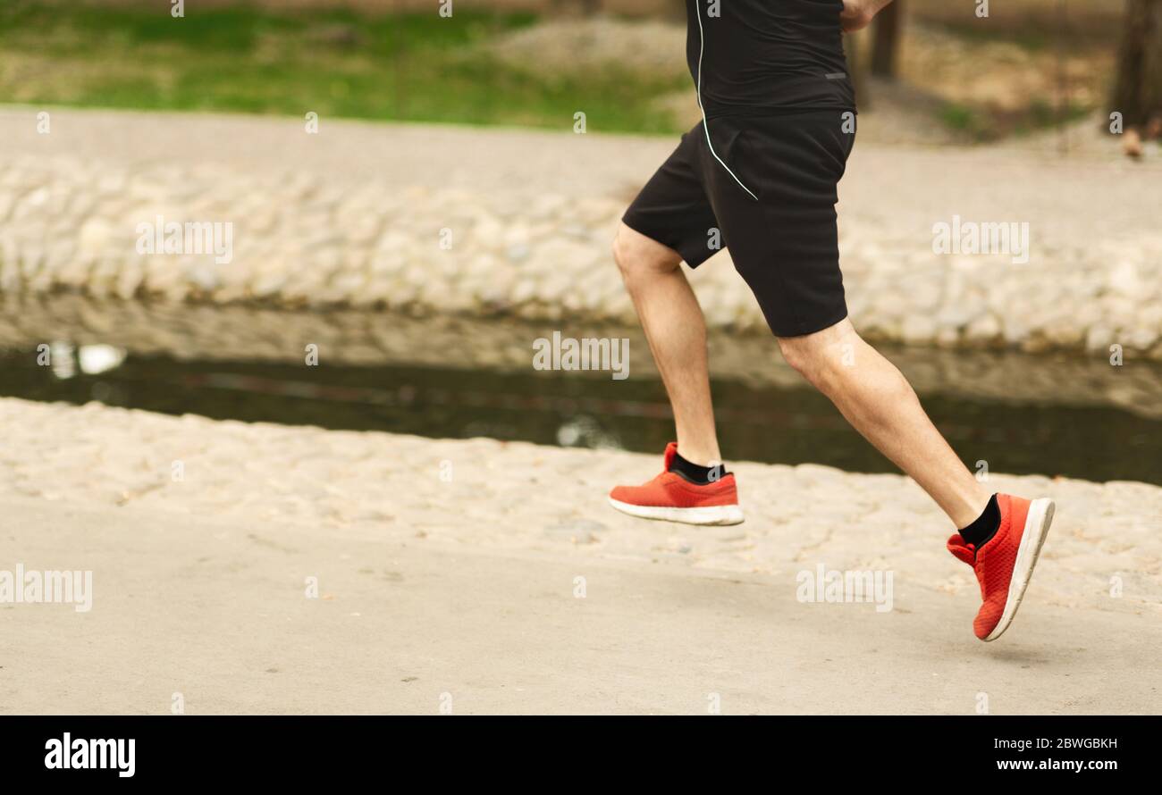 Running legs side view hi-res stock photography and images - Alamy