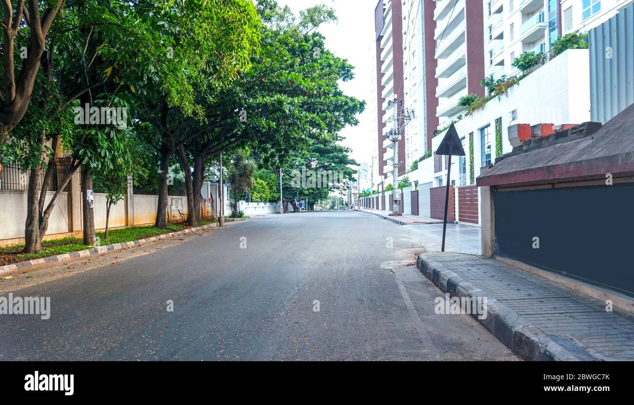 Empty road with park bengaluru india hi-res stock photography and ...