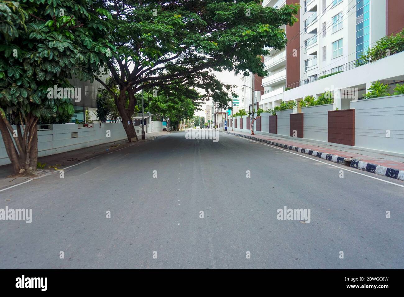 Empty road with park bengaluru india hi-res stock photography and ...