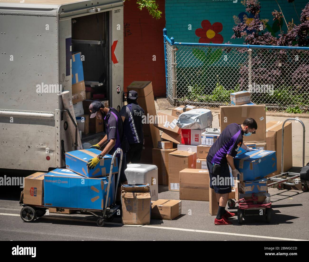 Federal express workers sort packages hi-res stock photography and ...